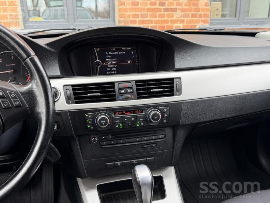 Black BMW 320 2011 in Riga, with an engine capacity of 2.00 L and mileage of 282 thousand km for 5850 €, photo 23 on AUTOMOTO.COM.LV