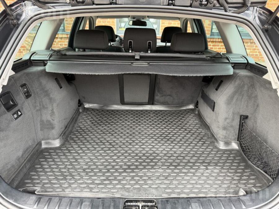 Black BMW 320 2011 in Riga, with an engine capacity of 2.00 L and mileage of 282 thousand km for 5850 €, photo 28 on AUTOMOTO.COM.LV