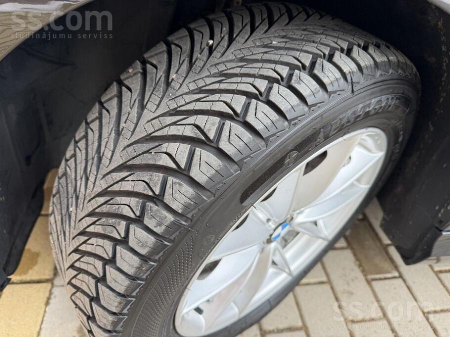 Black BMW 320 2011 in Riga, with an engine capacity of 2.00 L and mileage of 282 thousand km for 5850 €, photo 31 on AUTOMOTO.COM.LV