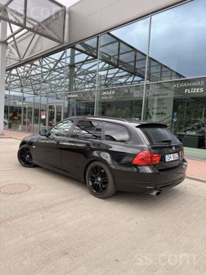 Melns BMW 320 2011 Rīga, ar dzinēja tilpumu 2.00 L un nobraukumu 350 tūkst. km par 4590 €, foto 3 vietnē AUTOMOTO.COM.LV