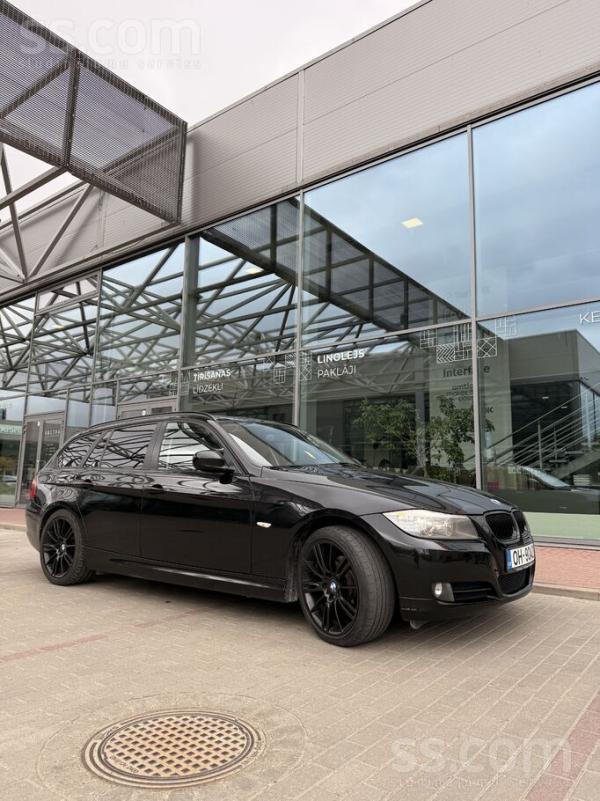 Black BMW 320 2011 in Riga, with an engine capacity of 2.00 L and mileage of 350 thousand km for 4590 €, photo 10 on AUTOMOTO.COM.LV
