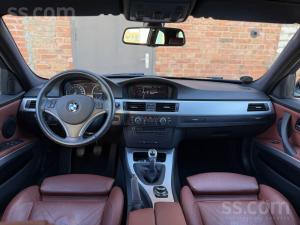 Black BMW 320 2011 in Cesis, with an engine capacity of 2.00 L and mileage of 224 thousand km for 6250 €, photo 8 on AUTOMOTO.COM.LV