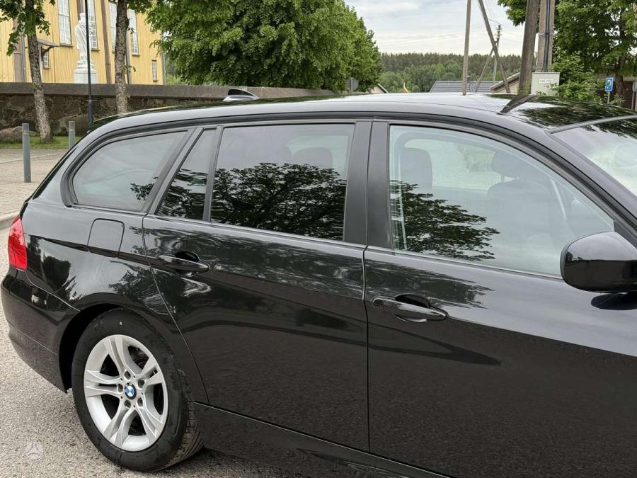 Black BMW 320 2011 in Kaunas, with an engine capacity of 2.00 L and mileage of 260 thousand km for 4250 €, photo 6 on AUTOMOTO.COM.LV