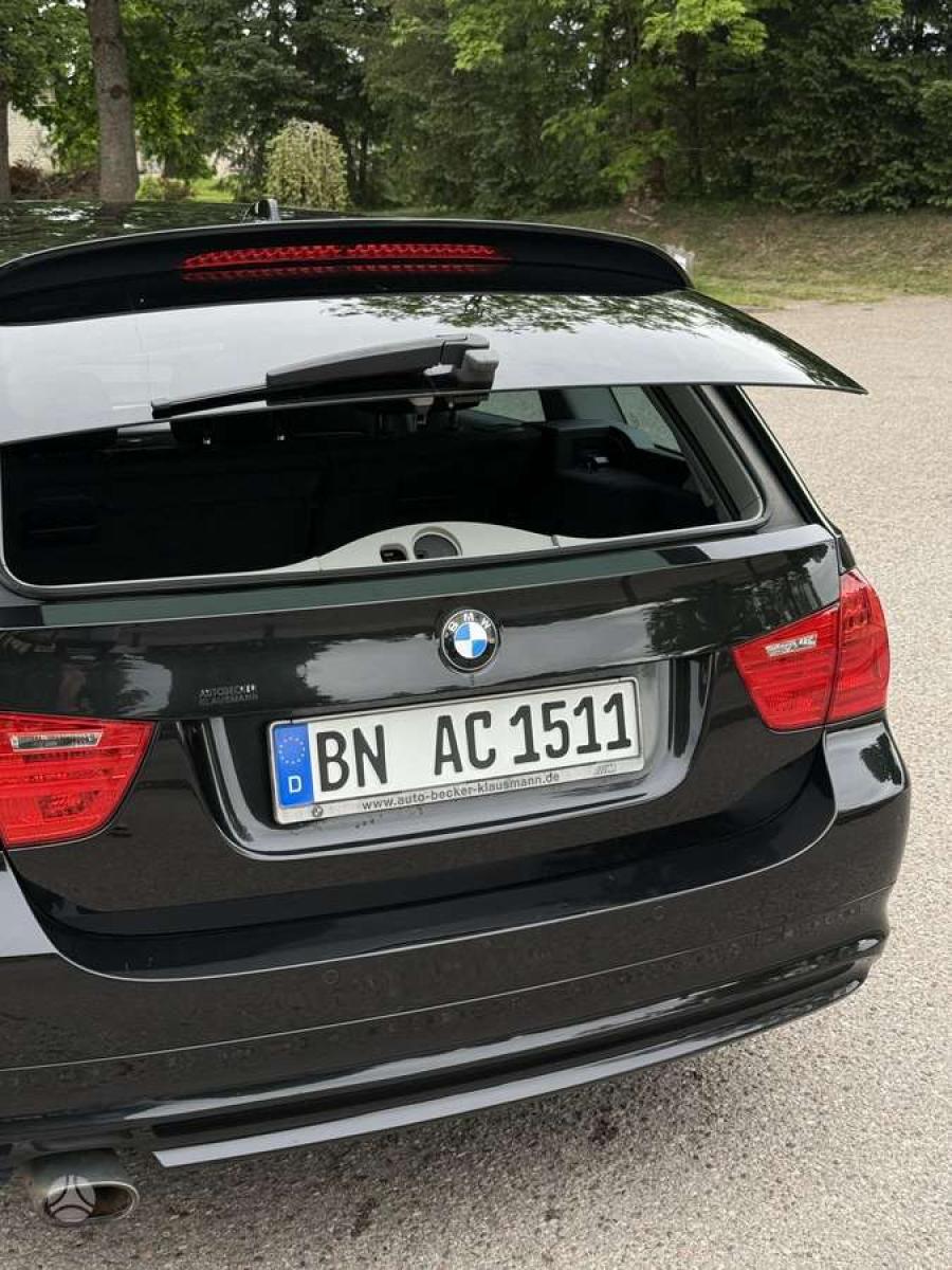 Black BMW 320 2011 in Kaunas, with an engine capacity of 2.00 L and mileage of 260 thousand km for 4250 €, photo 9 on AUTOMOTO.COM.LV