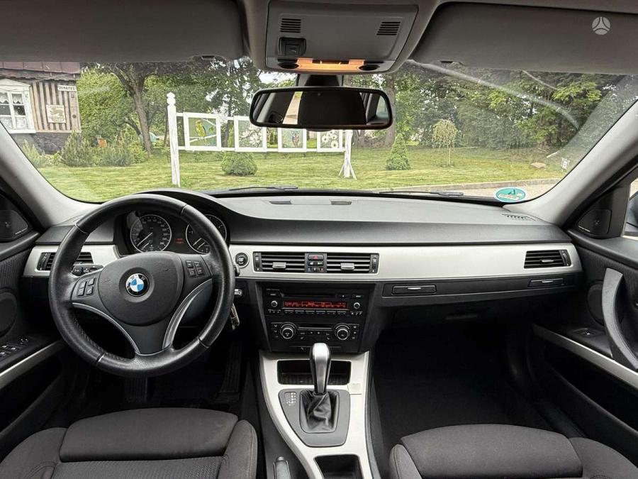 Black BMW 320 2011 in Kaunas, with an engine capacity of 2.00 L and mileage of 260 thousand km for 4250 €, photo 14 on AUTOMOTO.COM.LV