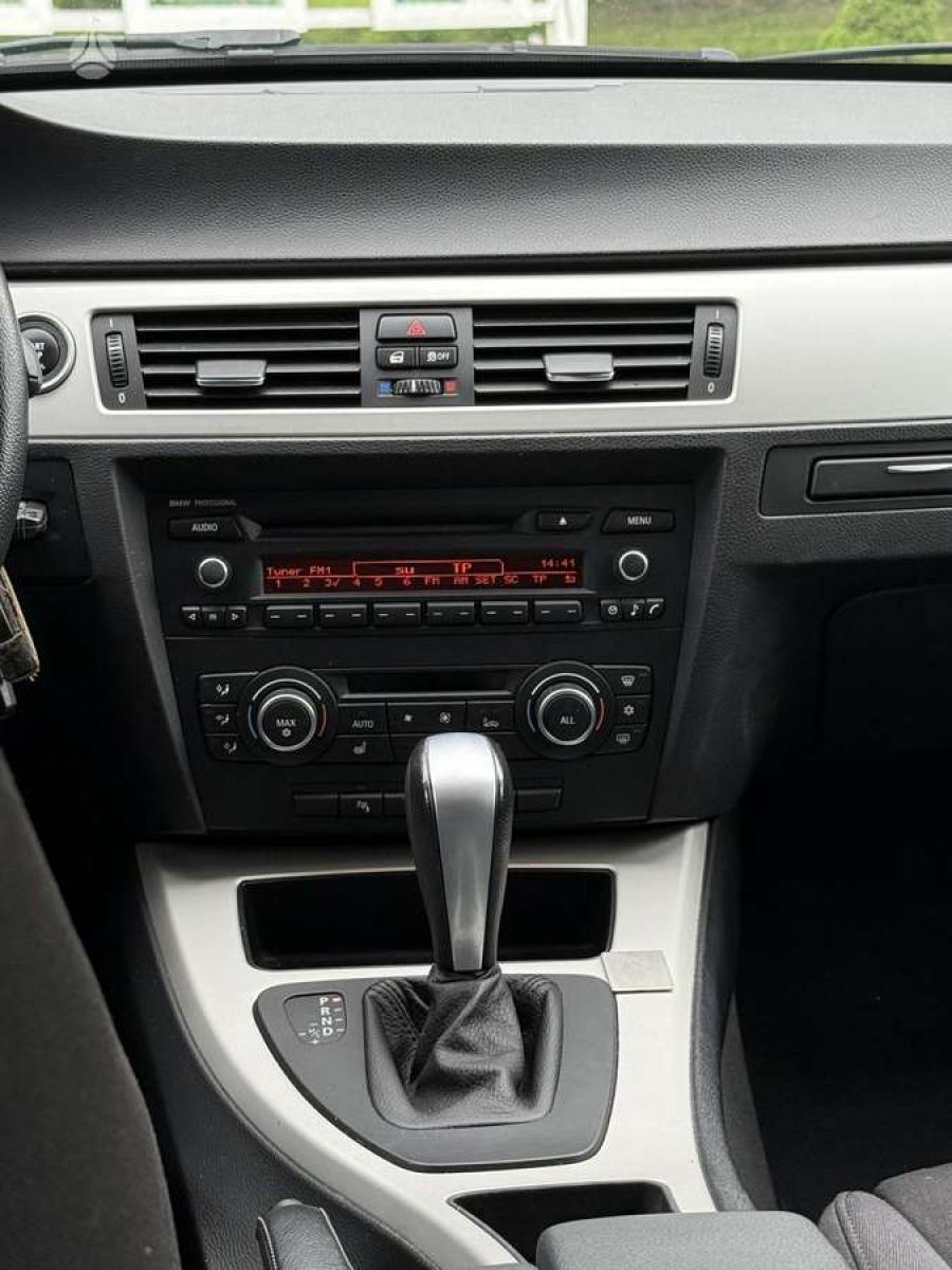 Black BMW 320 2011 in Kaunas, with an engine capacity of 2.00 L and mileage of 260 thousand km for 4250 €, photo 15 on AUTOMOTO.COM.LV