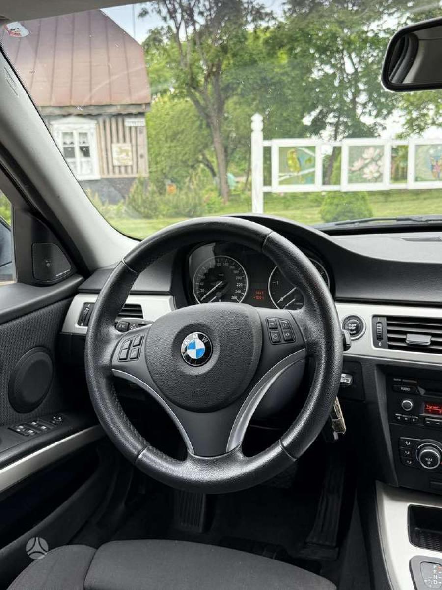 Black BMW 320 2011 in Kaunas, with an engine capacity of 2.00 L and mileage of 260 thousand km for 4250 €, photo 16 on AUTOMOTO.COM.LV
