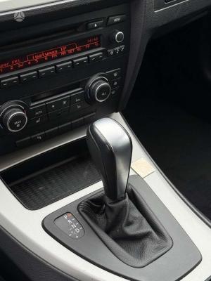 Black BMW 320 2011 in Kaunas, with an engine capacity of 2.00 L and mileage of 260 thousand km for 4250 €, photo 21 on AUTOMOTO.COM.LV