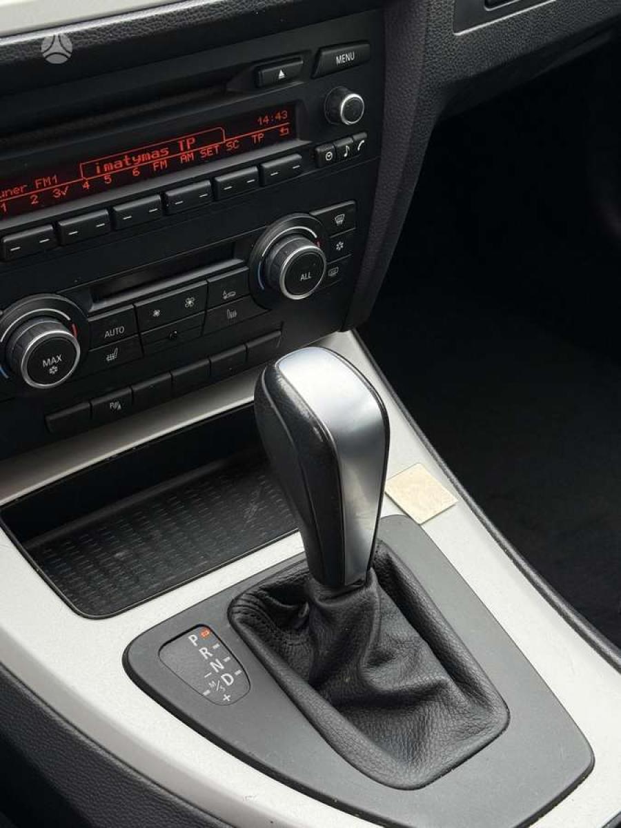 Black BMW 320 2011 in Kaunas, with an engine capacity of 2.00 L and mileage of 260 thousand km for 4250 €, photo 21 on AUTOMOTO.COM.LV