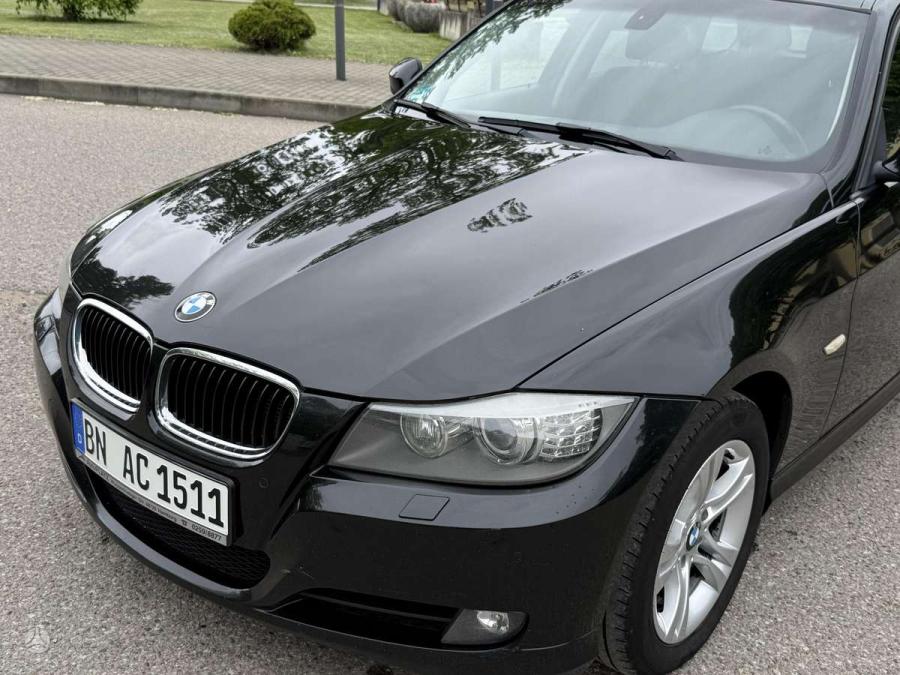 Black BMW 320 2011 in Kaunas, with an engine capacity of 2.00 L and mileage of 260 thousand km for 4250 €, photo 23 on AUTOMOTO.COM.LV