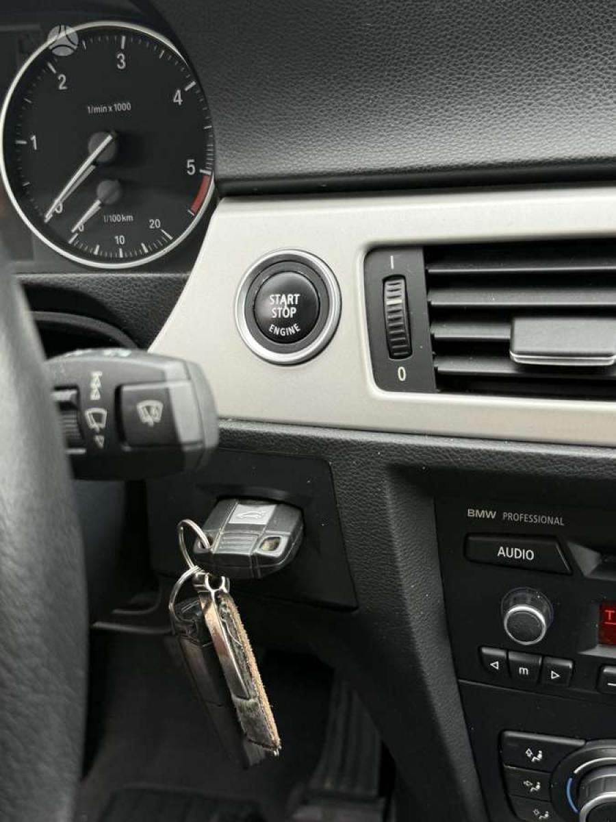 Black BMW 320 2011 in Kaunas, with an engine capacity of 2.00 L and mileage of 260 thousand km for 4250 €, photo 28 on AUTOMOTO.COM.LV
