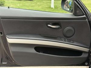 Black BMW 320 2011 in Kaunas, with an engine capacity of 2.00 L and mileage of 260 thousand km for 4250 €, photo 32 on AUTOMOTO.COM.LV