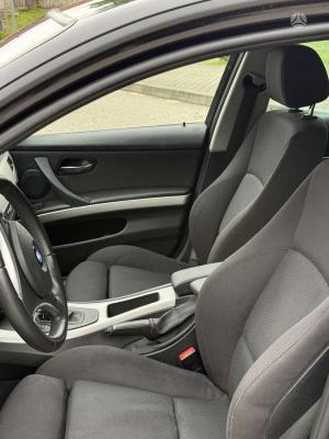 Black BMW 320 2011 in Kaunas, with an engine capacity of 2.00 L and mileage of 260 thousand km for 4250 €, photo 33 on AUTOMOTO.COM.LV