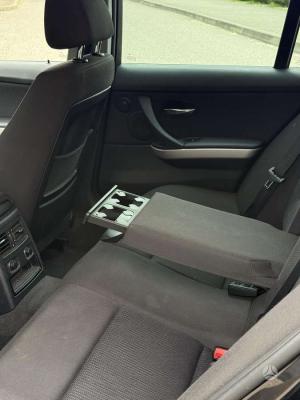 Black BMW 320 2011 in Kaunas, with an engine capacity of 2.00 L and mileage of 260 thousand km for 4250 €, photo 34 on AUTOMOTO.COM.LV