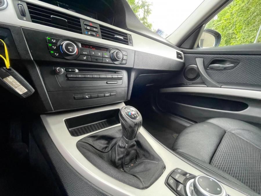 Black BMW 320 2011 in Riga, with an engine capacity of 2.00 L and mileage of 0 thousand km for 5300 €, photo 12 on AUTOMOTO.COM.LV