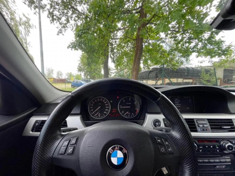 Black BMW 320 2011 in Riga, with an engine capacity of 2.00 L and mileage of 0 thousand km for 5300 €, photo 13 on AUTOMOTO.COM.LV