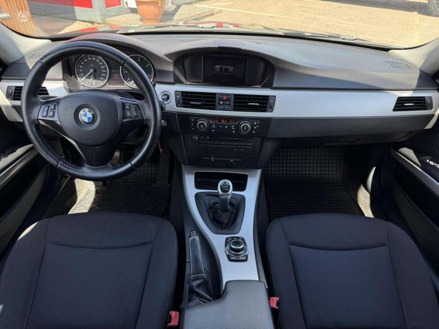 Melns BMW 320 2011 Viļņa, ar dzinēja tilpumu 2.00 L un nobraukumu 348 tūkst. km par 3890 €, foto 3 vietnē AUTOMOTO.COM.LV