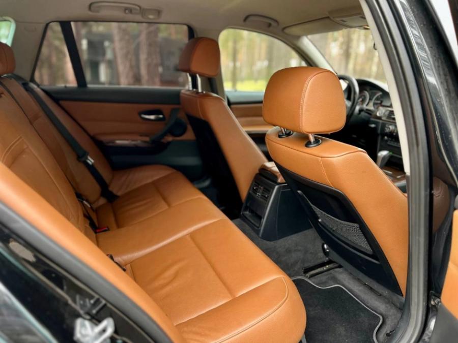 Black BMW 320 2011 in Riga, with an engine capacity of 2.00 L and mileage of 280 thousand km for 6300 €, photo 6 on AUTOMOTO.COM.LV