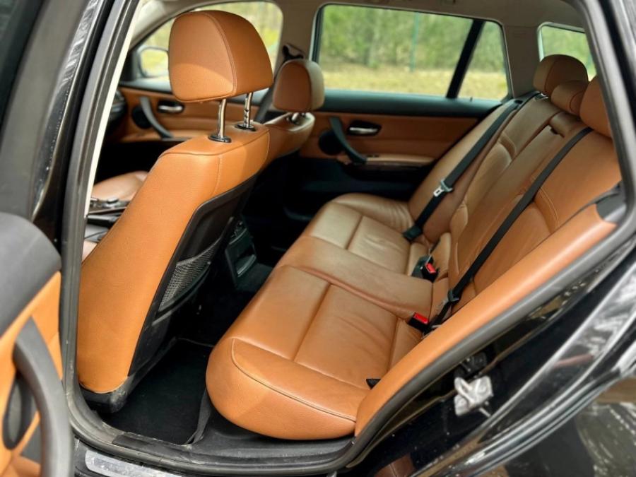 Black BMW 320 2011 in Riga, with an engine capacity of 2.00 L and mileage of 280 thousand km for 6300 €, photo 7 on AUTOMOTO.COM.LV