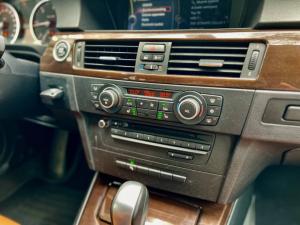 Black BMW 320 2011 in Riga, with an engine capacity of 2.00 L and mileage of 280 thousand km for 6300 €, photo 9 on AUTOMOTO.COM.LV