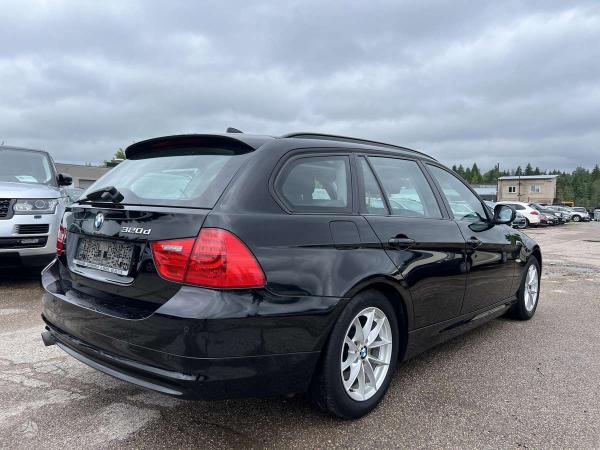 Melns BMW 320 2011 Utena, ar dzinēja tilpumu 2.00 L un nobraukumu 239 tūkst. km par 3950 €, foto 4 vietnē AUTOMOTO.COM.LV