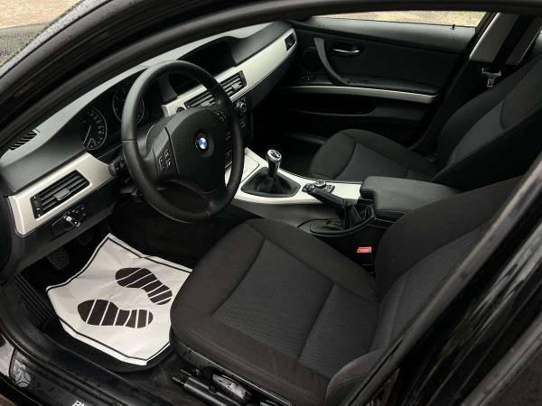 Melns BMW 320 2011 Utena, ar dzinēja tilpumu 2.00 L un nobraukumu 239 tūkst. km par 3950 €, foto 6 vietnē AUTOMOTO.COM.LV