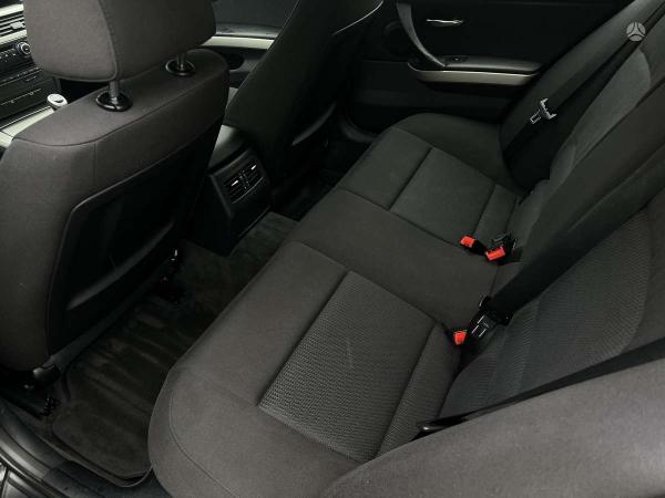 Melns BMW 320 2011 Utena, ar dzinēja tilpumu 2.00 L un nobraukumu 239 tūkst. km par 3950 €, foto 8 vietnē AUTOMOTO.COM.LV