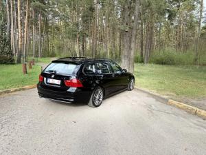 Black BMW 320 2011 in Riga, with an engine capacity of 2.00 L and mileage of 237 thousand km for 5900 €, photo 5 on AUTOMOTO.COM.LV