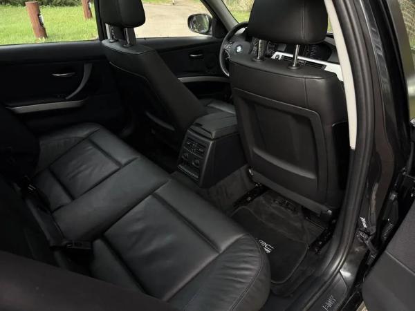 Black BMW 320 2011 in Riga, with an engine capacity of 2.00 L and mileage of 237 thousand km for 5900 €, photo 9 on AUTOMOTO.COM.LV