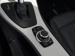 Black BMW 320 2011 in Riga, with an engine capacity of 2.00 L and mileage of 237 thousand km for 5900 €, photo 12 on AUTOMOTO.COM.LV