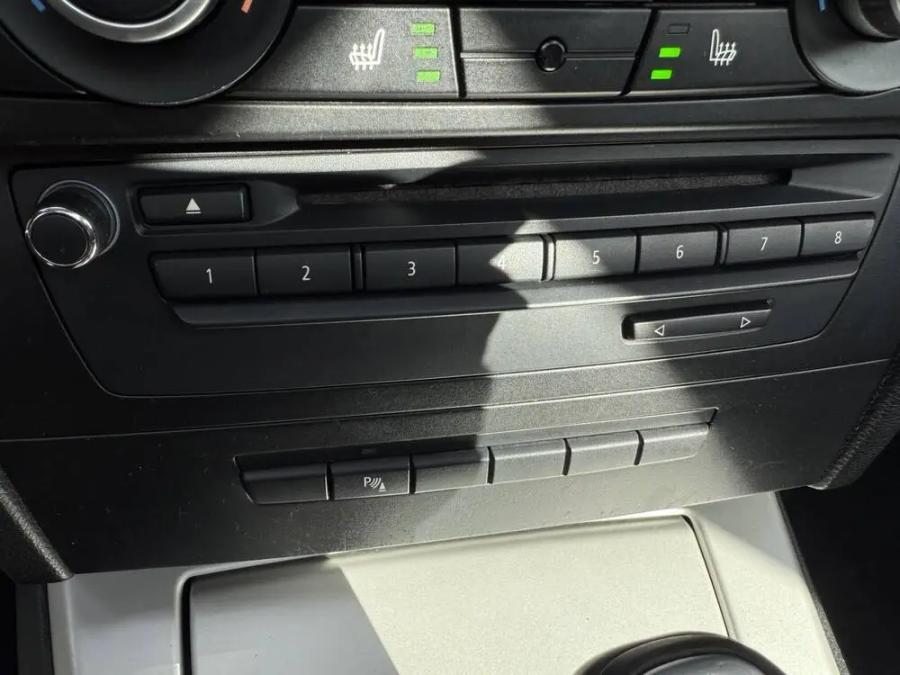 Black BMW 320 2011 in Riga, with an engine capacity of 2.00 L and mileage of 237 thousand km for 5900 €, photo 13 on AUTOMOTO.COM.LV