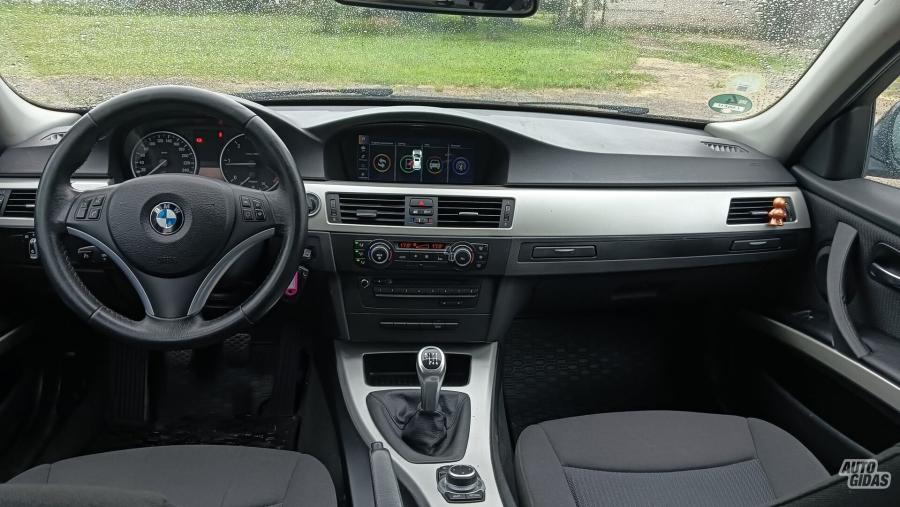 Melns BMW 320 2011 Panevēža, ar dzinēja tilpumu 2.00 L un nobraukumu 300 tūkst. km par 3599 €, foto 18 vietnē AUTOMOTO.COM.LV