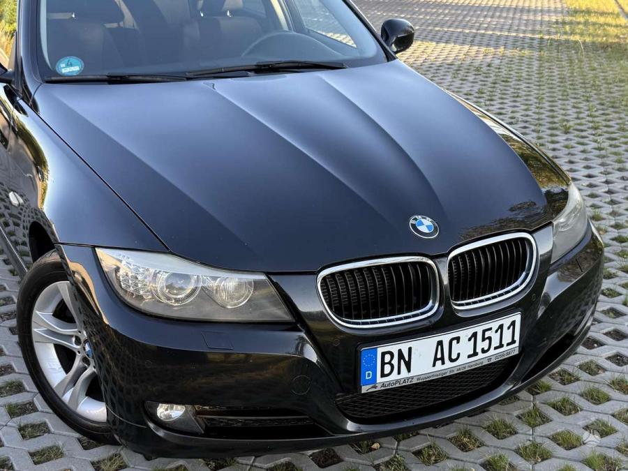 Black BMW 320 2011 in Kaunas, with an engine capacity of 2.00 L and mileage of 260 thousand km for 3990 €, photo 3 on AUTOMOTO.COM.LV
