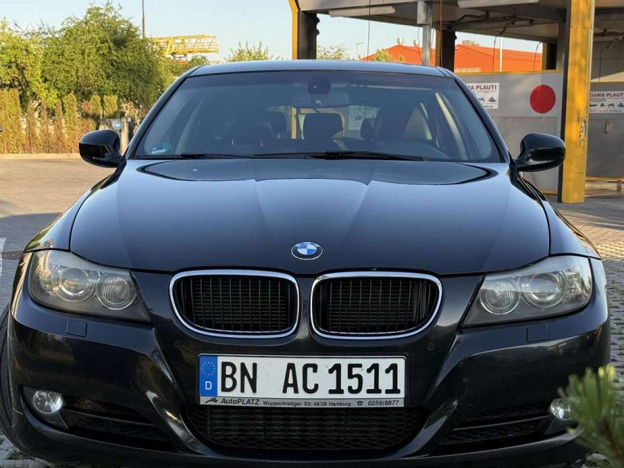 Black BMW 320 2011 in Kaunas, with an engine capacity of 2.00 L and mileage of 260 thousand km for 3990 €, photo 5 on AUTOMOTO.COM.LV