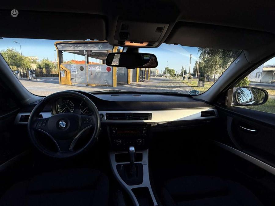 Black BMW 320 2011 in Kaunas, with an engine capacity of 2.00 L and mileage of 260 thousand km for 3990 €, photo 9 on AUTOMOTO.COM.LV