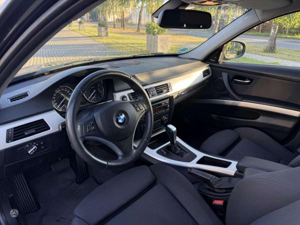 Black BMW 320 2011 in Kaunas, with an engine capacity of 2.00 L and mileage of 260 thousand km for 3990 €, photo 9 on AUTOMOTO.COM.LV