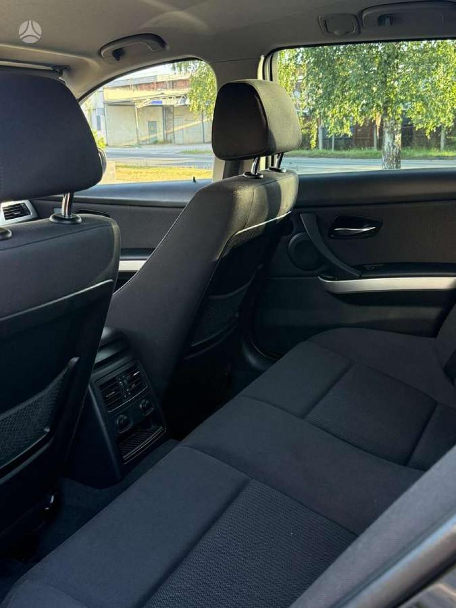 Black BMW 320 2011 in Kaunas, with an engine capacity of 2.00 L and mileage of 260 thousand km for 3990 €, photo 25 on AUTOMOTO.COM.LV