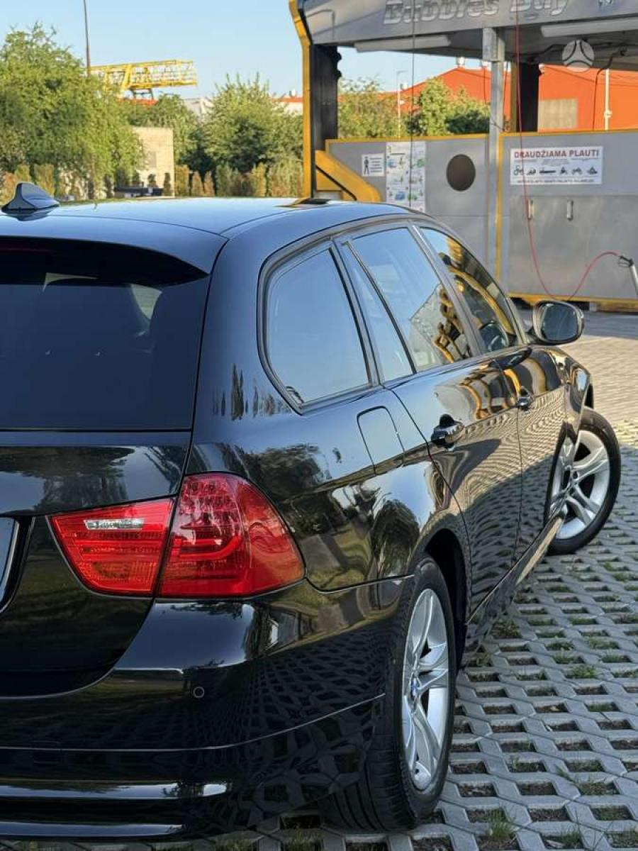 Black BMW 320 2011 in Kaunas, with an engine capacity of 2.00 L and mileage of 260 thousand km for 3990 €, photo 26 on AUTOMOTO.COM.LV