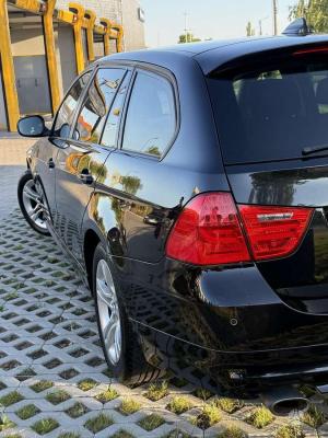 Black BMW 320 2011 in Kaunas, with an engine capacity of 2.00 L and mileage of 260 thousand km for 3990 €, photo 30 on AUTOMOTO.COM.LV