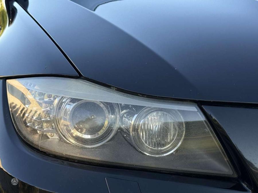 Black BMW 320 2011 in Kaunas, with an engine capacity of 2.00 L and mileage of 260 thousand km for 3990 €, photo 32 on AUTOMOTO.COM.LV
