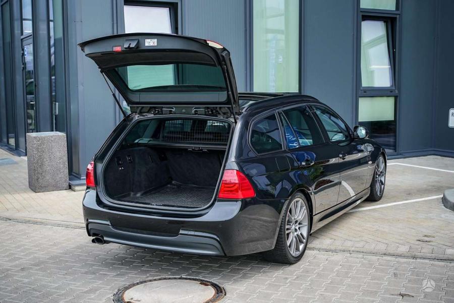 Melns BMW 320 2011 Kauņa, ar dzinēja tilpumu 2.00 L un nobraukumu 242 tūkst. km par 6450 €, foto 14 vietnē AUTOMOTO.COM.LV
