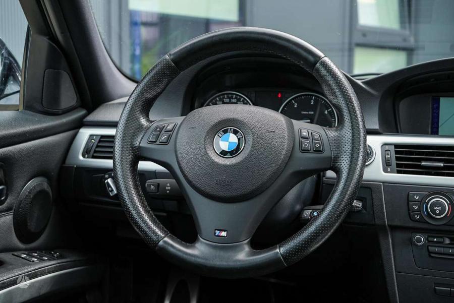 Melns BMW 320 2011 Kauņa, ar dzinēja tilpumu 2.00 L un nobraukumu 242 tūkst. km par 6450 €, foto 18 vietnē AUTOMOTO.COM.LV