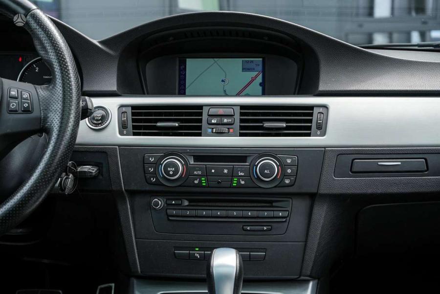 Melns BMW 320 2011 Kauņa, ar dzinēja tilpumu 2.00 L un nobraukumu 242 tūkst. km par 6450 €, foto 20 vietnē AUTOMOTO.COM.LV