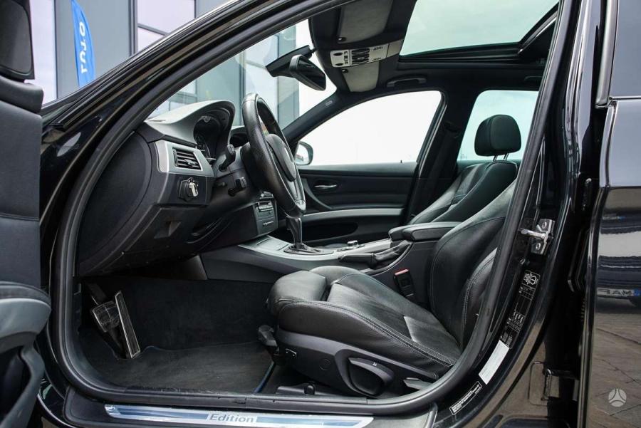 Melns BMW 320 2011 Kauņa, ar dzinēja tilpumu 2.00 L un nobraukumu 242 tūkst. km par 6450 €, foto 24 vietnē AUTOMOTO.COM.LV