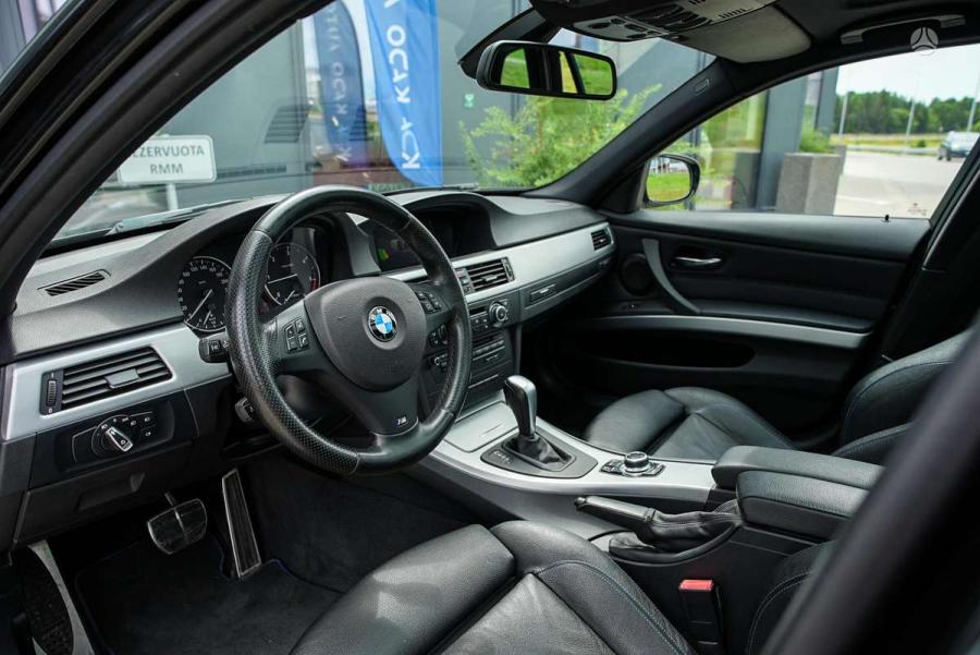 Melns BMW 320 2011 Kauņa, ar dzinēja tilpumu 2.00 L un nobraukumu 242 tūkst. km par 6450 €, foto 25 vietnē AUTOMOTO.COM.LV