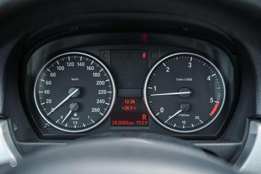 Melns BMW 320 2011 Kauņa, ar dzinēja tilpumu 2.00 L un nobraukumu 242 tūkst. km par 6450 €, foto 30 vietnē AUTOMOTO.COM.LV