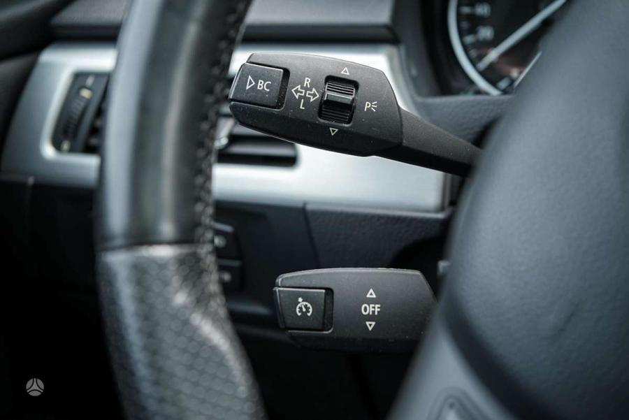 Melns BMW 320 2011 Kauņa, ar dzinēja tilpumu 2.00 L un nobraukumu 242 tūkst. km par 6450 €, foto 31 vietnē AUTOMOTO.COM.LV