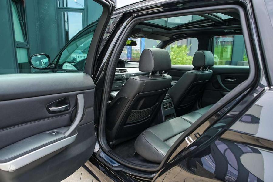 Melns BMW 320 2011 Kauņa, ar dzinēja tilpumu 2.00 L un nobraukumu 242 tūkst. km par 6450 €, foto 32 vietnē AUTOMOTO.COM.LV