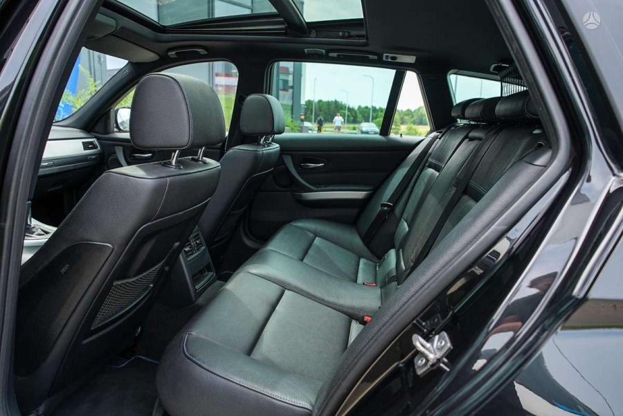 Melns BMW 320 2011 Kauņa, ar dzinēja tilpumu 2.00 L un nobraukumu 242 tūkst. km par 6450 €, foto 33 vietnē AUTOMOTO.COM.LV