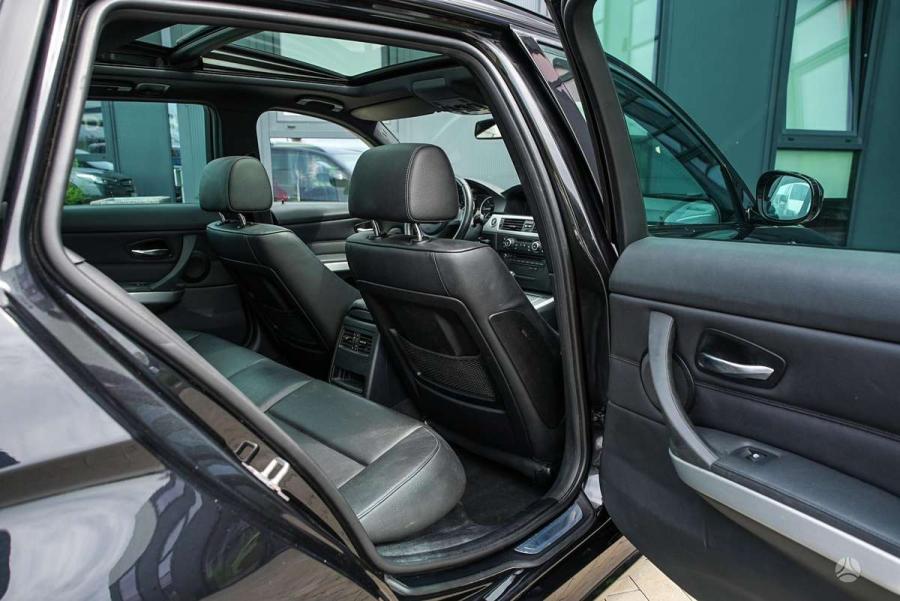 Melns BMW 320 2011 Kauņa, ar dzinēja tilpumu 2.00 L un nobraukumu 242 tūkst. km par 6450 €, foto 34 vietnē AUTOMOTO.COM.LV